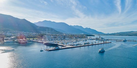 S/Y Black Pearl Damaged in Porto Montenegro S/Y Black Pearl Damaged in Porto Montenegro